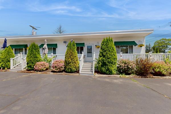 Sparkling Sands Holiday House M2 - Kennebunkport, ME