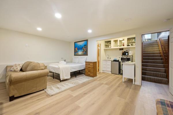 Private Spacious Full Bed Studio - SDSU, San Diego