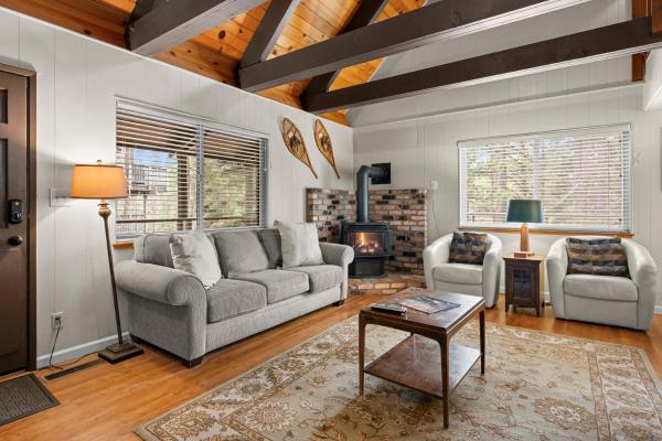 Cozy Cabin Home - Lake Tahoe