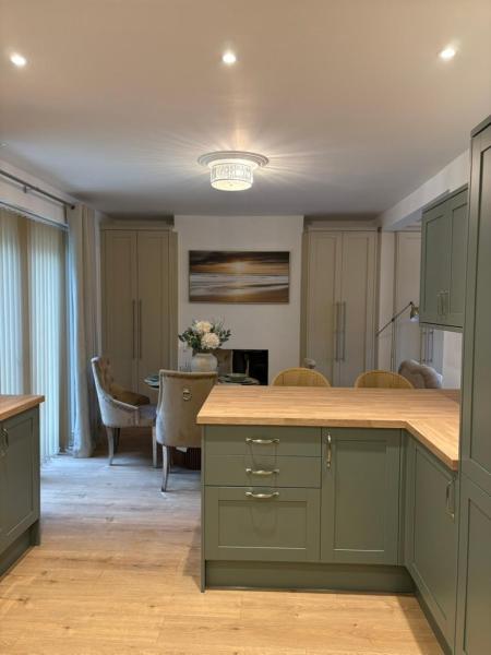 Luxury Four Bedroom House - Liverpool