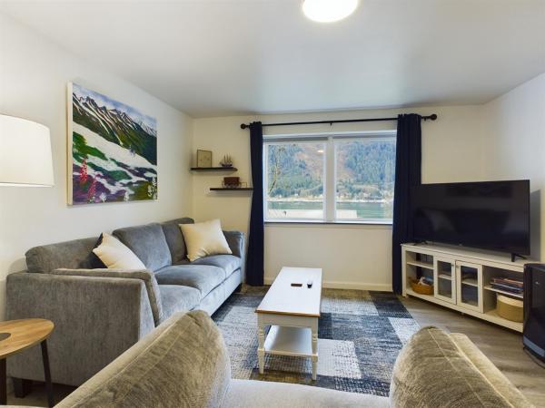 Updated Douglas Apartment, Near Downtown And Skiing - Juneau, AK