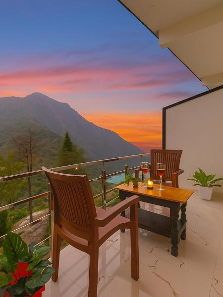 Hotel The Ssb - ! Luxury Balcony Rooms ! Mountain View ! Rooftop Cafe ! Big Parking ! Property Of The Year ! - Mussoorie