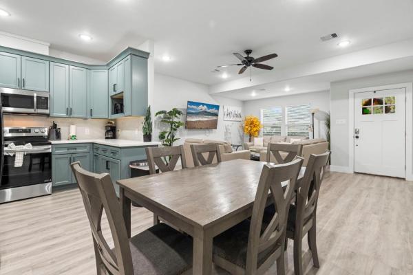 Elegant Beach Manor Grand Coastal Escape - Galveston, TX