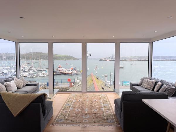Luxury House With Panoramic Harbour Views - Gyllyngvase Beach