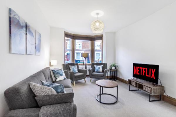 Home Away I 3br Comfort Suite I Private Courtyard I Super Fast Wi-fi I Free Parking - Bedford