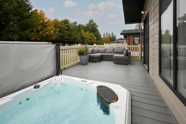 Primrose Lodge With Hot Tub - Pocklington