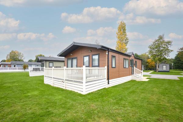 Woodpecker Lodge With Hot Tub - Pocklington