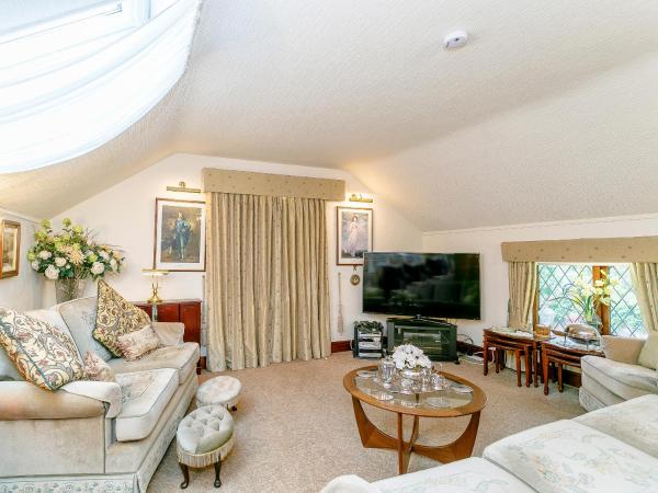 The Gatehouse-uk11836 - Staffordshire