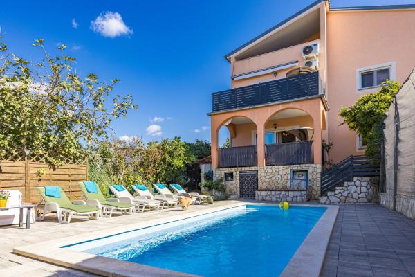 Apartments Es With Pool - Pula