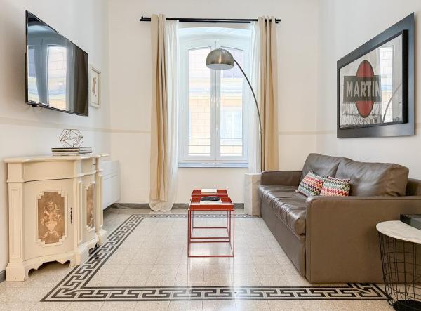 Modern Comfort, Poetic Charm - Rome