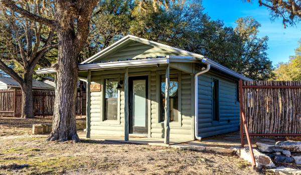 Pet-friendly Glamping Cabin, With River Access In Ingram, Texas - Hunt, TX
