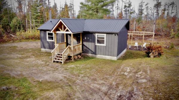 Secluded Rustic Cabin With Hot Tub Near Pere Marquette River In Big Rapids, Michigan - Michigan