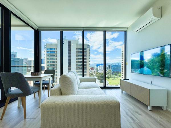 New & Spacious Studio Apt Opposite Central Market - Stirling
