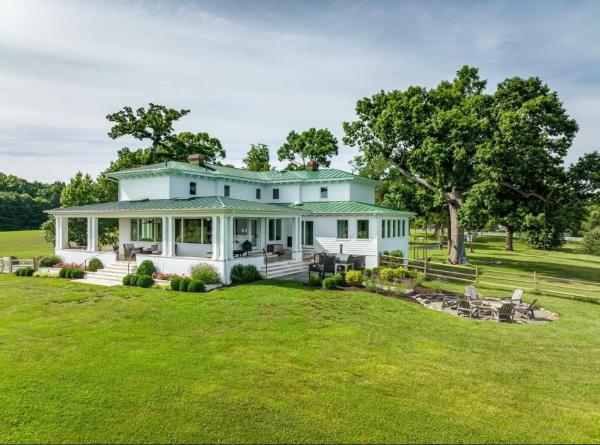 Manor House & Farm Stay - Virginia