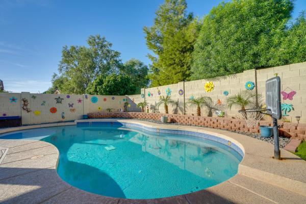 Pool, Patio And Hot Tub Surprise Home Near Golfing! - Surprise, AZ