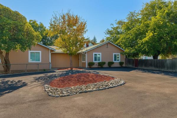2 Bed 1 Bath Special Woodlake B - Sacramento, CA