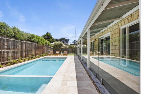 Limestone Lodge - Pool Spa Retreat - Sorrento