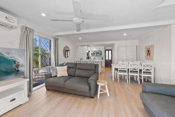 Family-friendly Flat With Balcony Views - Mooloolaba