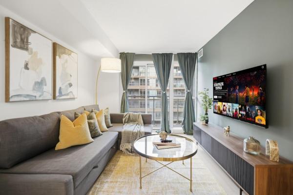 Lux King Suite, Cn Tower, Sleeps 5 With Parking! - Toronto