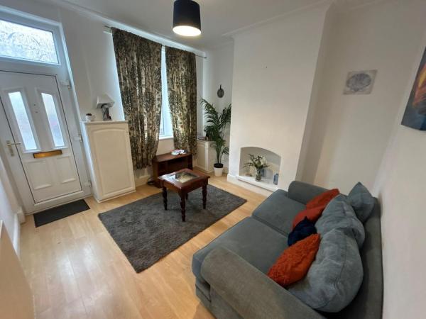 Centrally Located 3 Bedroom Home - Newcastle-under-Lyme