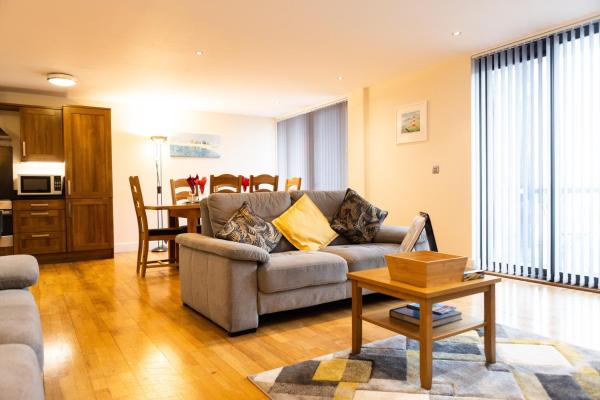 2 Bedroom Apartment With Private Underground Parking - Emma's Place - Plymouth