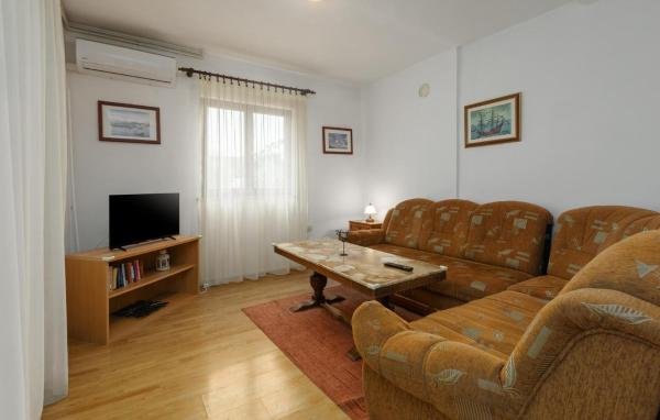 1 Bedroom Stunning Apartment In Porec - Poreč