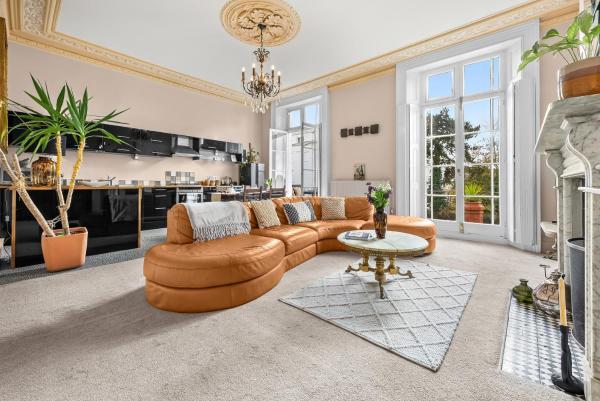 New - 2 Bed, Central Regency Luxe Apartment - Warwick