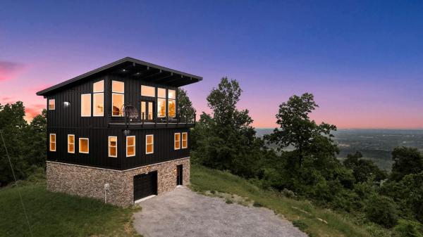 Scenic Getaway Cabin W/ Fire Pit, Deck & Panoramic Views In Martinsburg, Wv - West Virginia