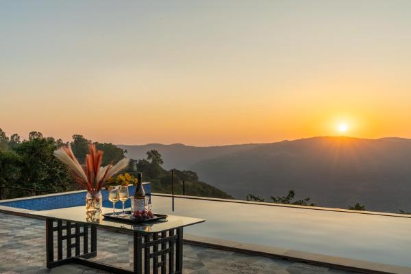 Koko House - Infinity Pool - Wai