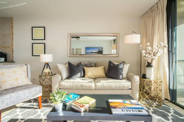 Beach Retreat Walk To Surf & Dining - Maui, HI