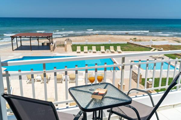 Azure Seaside Apts - Greece