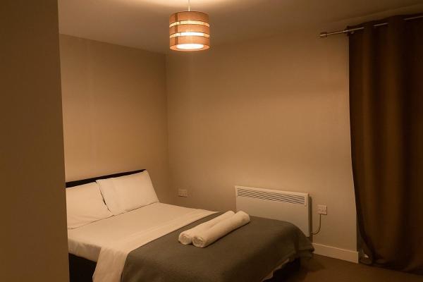 Apt - Sleeps 2 - Parking - Station Close - 