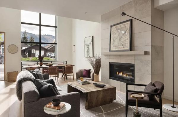 Elegant Retreat With Floor To Ceiling Windows - Jackson Hole, Wyoming