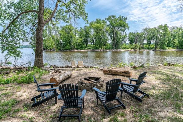 Three Little Birds River House - Davenport, IA