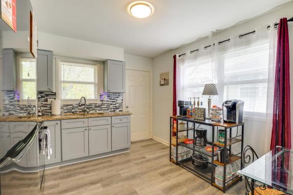 1 Mi To Truman Library Apt With Large Yard! - Independence, MO