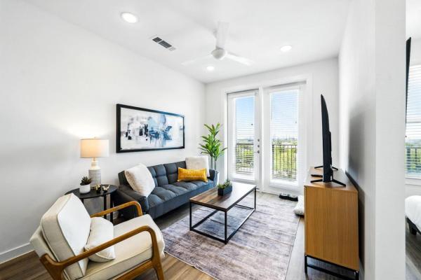 Lamar 501 - Windsor Park - Austin