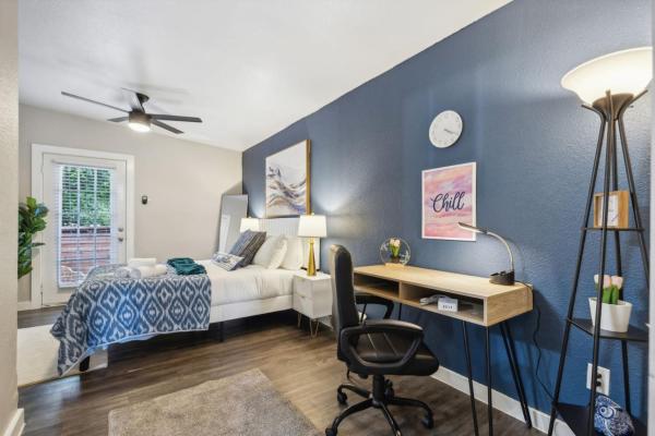 Joyful 1bd At And T Walkable With A Small Backyard - Arlington, TX
