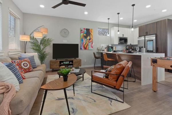 A La Mode 2bd Townhouse 7th St Walkable - Cultural District - Fort Worth