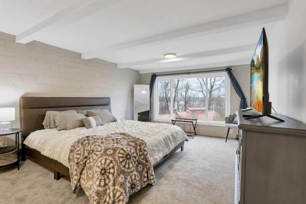 Canary Cottage - Lost lands festival