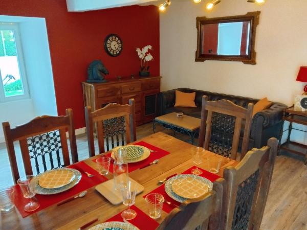 Gîte De Campagne Chez Béa Avec Jardin Clôturé à 5 Mins La Roche-posay - La Bussière