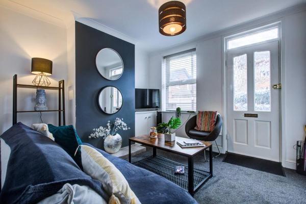 Colchester Cntrcosyofficepatiotrainparkpet - Colchester