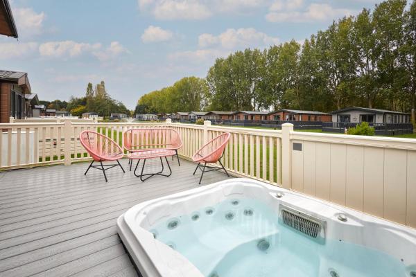 Tarn Lodge With Hot Tub - Pocklington