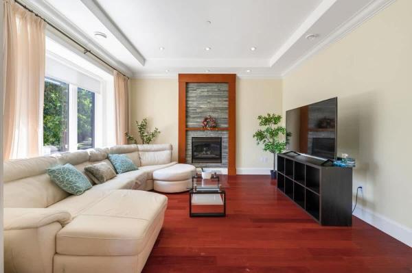Luxury 4-bedroom Villa - Vancouver