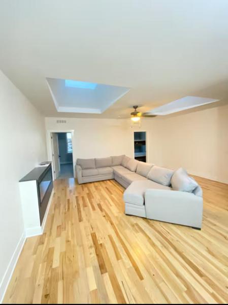 New Cozy Rooftop Retreat - Skylight & Private Deck - Saint Paul, MN