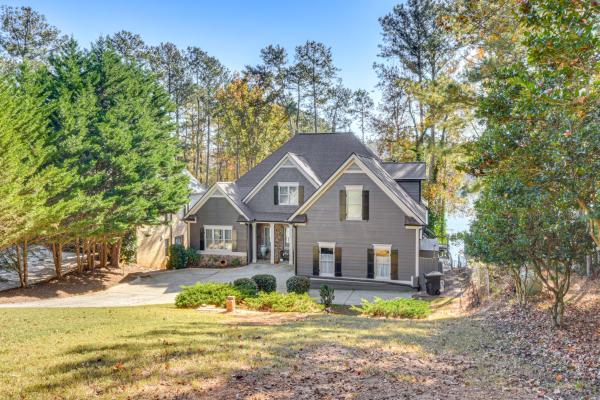 Home On Lake Lanier W/ Dock & Water Views - Flowery Branch, GA