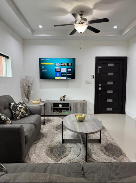 Fully Furnished 3br And 2ba Gem Near Airport & Mall - Pharr, TX