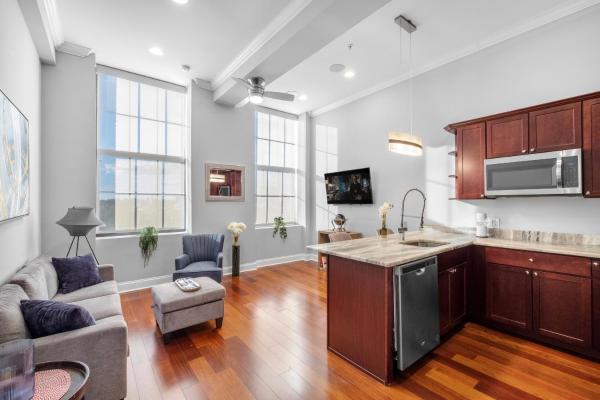 Sleek 1br W Rooftop Amenities - Philadelphia