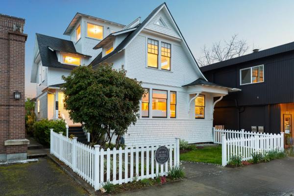 Home & Carriage House Views Dogs Welcome Bbq - Lynn