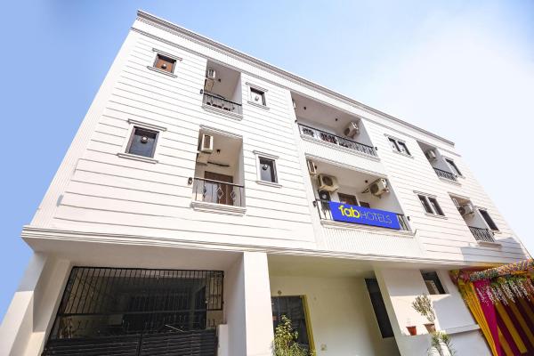 Fabhotel White House Tilak Nagar - New Delhi