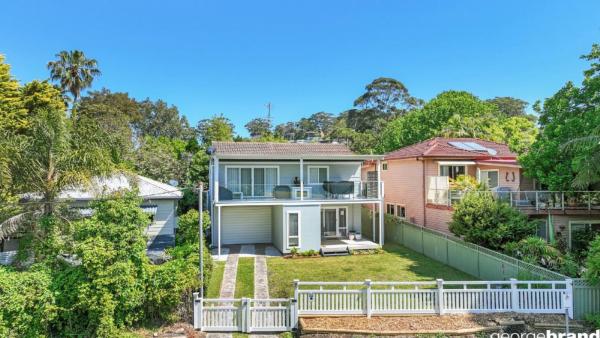 Lakeside Living - Walk To Cafes, Shops, And Sand! - Terrigal